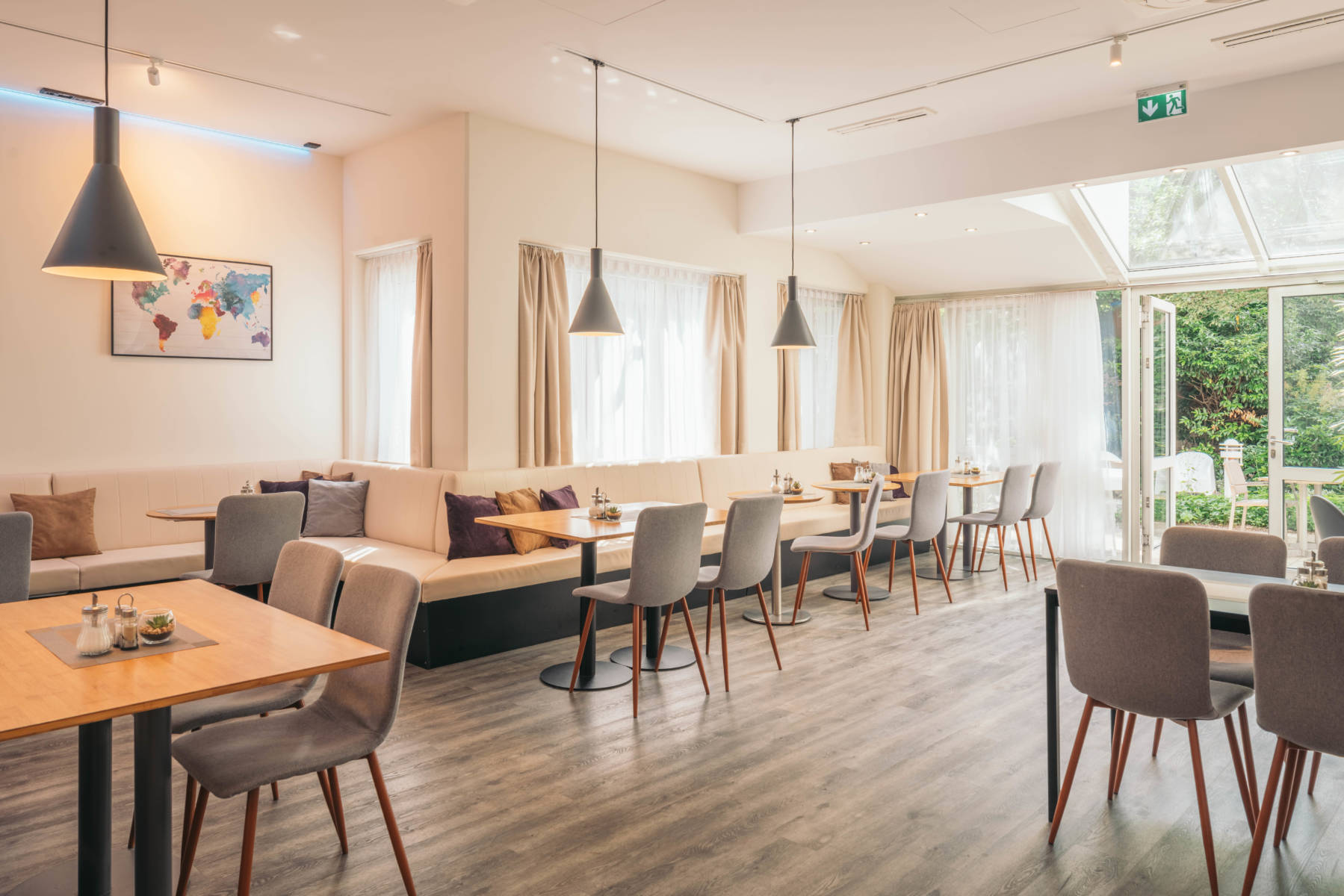 Breakfast & Lounge - Awa Hotel